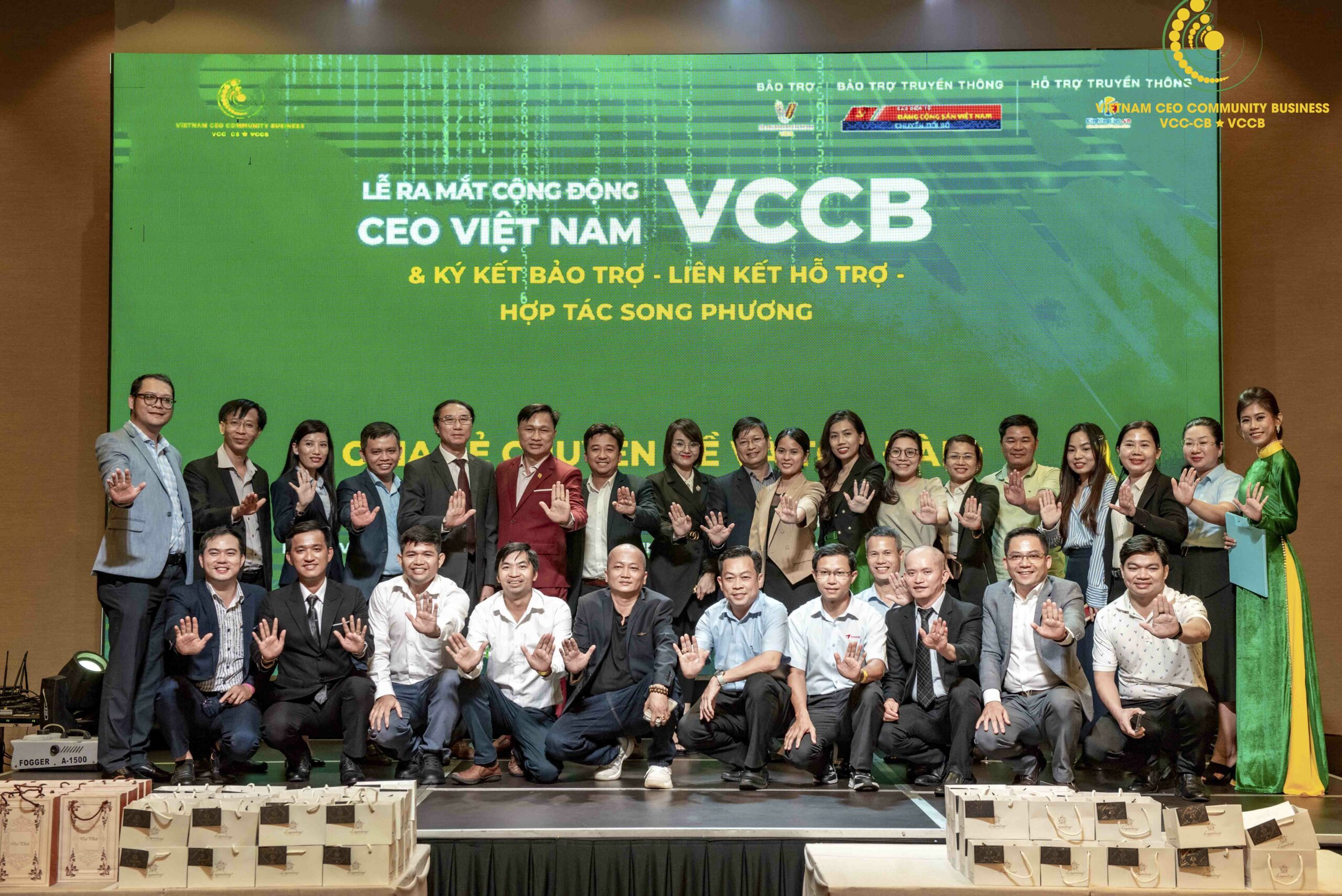 Đồng hành với Doanh Nghiệp Cộng Đồng CEO Việt Nam (VCCB).
